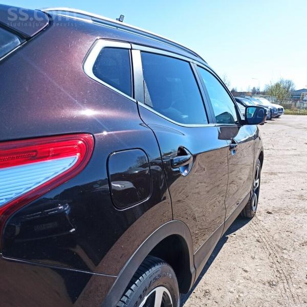 Violet Nissan Qashqai 2016 in Daugavpils, with an engine capacity of 1.50 L and mileage of 0 thousand km for 9650 €, photo 6 on AUTOMOTO.COM.LV