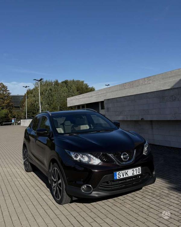 Violet Nissan Qashqai 2016 in Vilnius, with an engine capacity of 1.20 L and mileage of 153 thousand km for 7400 €, photo 3 on AUTOMOTO.COM.LV