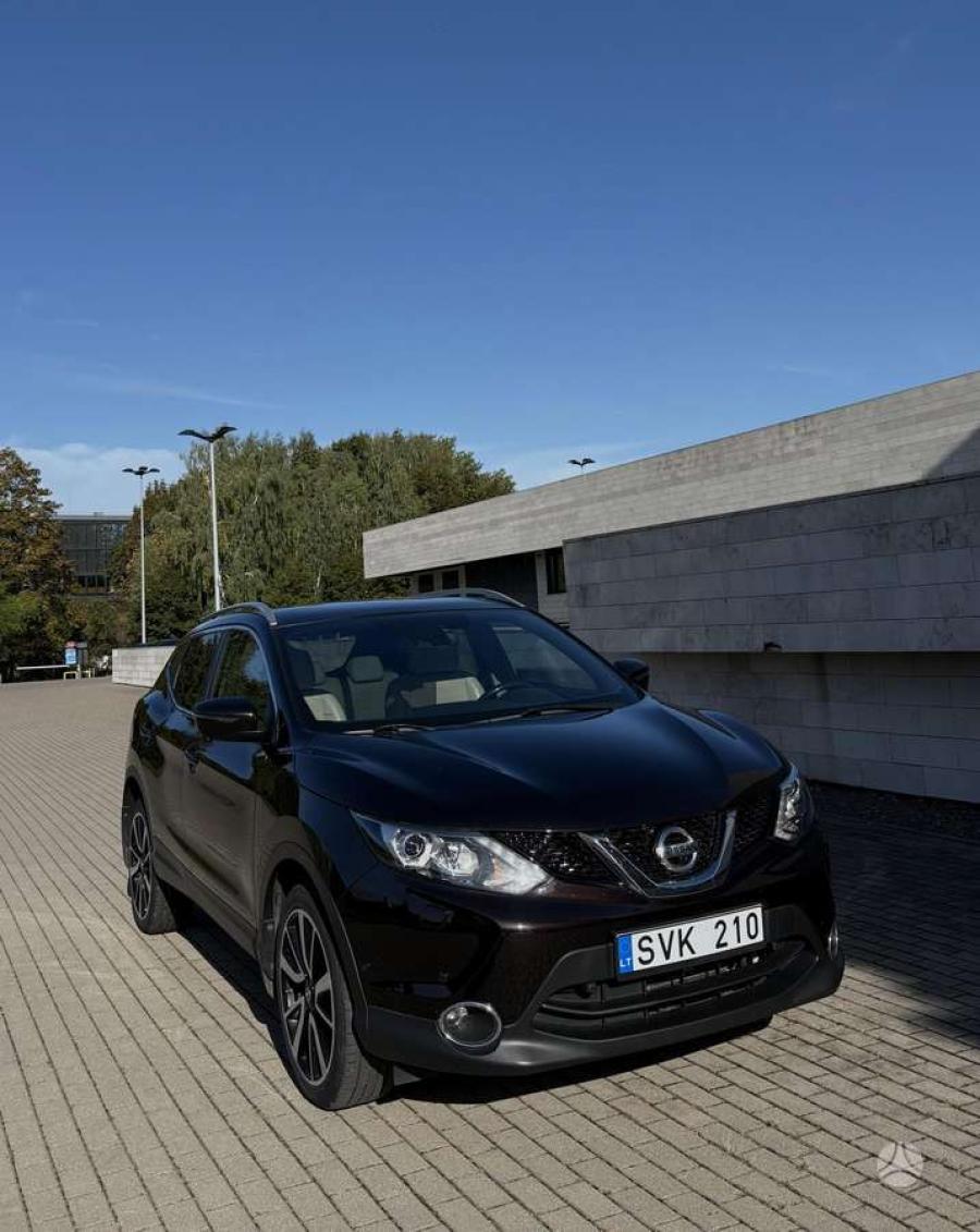 Violet Nissan Qashqai 2016 in Vilnius, with an engine capacity of 1.20 L and mileage of 153 thousand km for 7400 €, photo 3 on AUTOMOTO.COM.LV