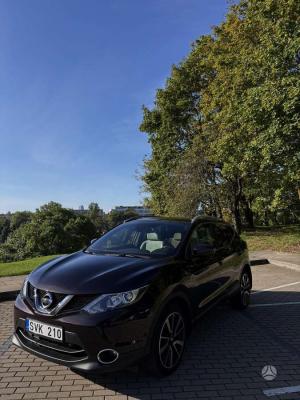 Violet Nissan Qashqai 2016 in Vilnius, with an engine capacity of 1.20 L and mileage of 153 thousand km for 7400 €, photo 5 on AUTOMOTO.COM.LV