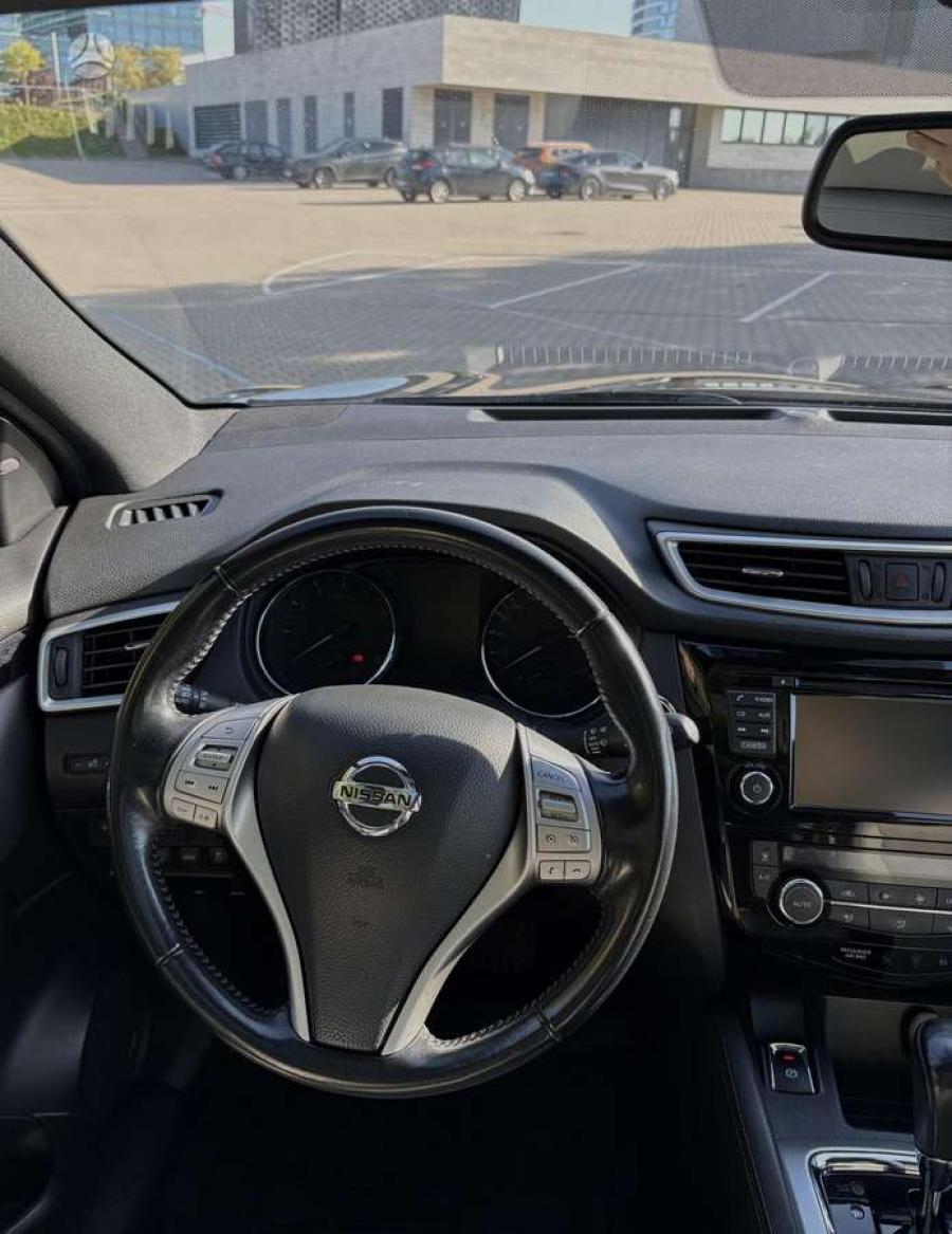 Violet Nissan Qashqai 2016 in Vilnius, with an engine capacity of 1.20 L and mileage of 153 thousand km for 7400 €, photo 12 on AUTOMOTO.COM.LV