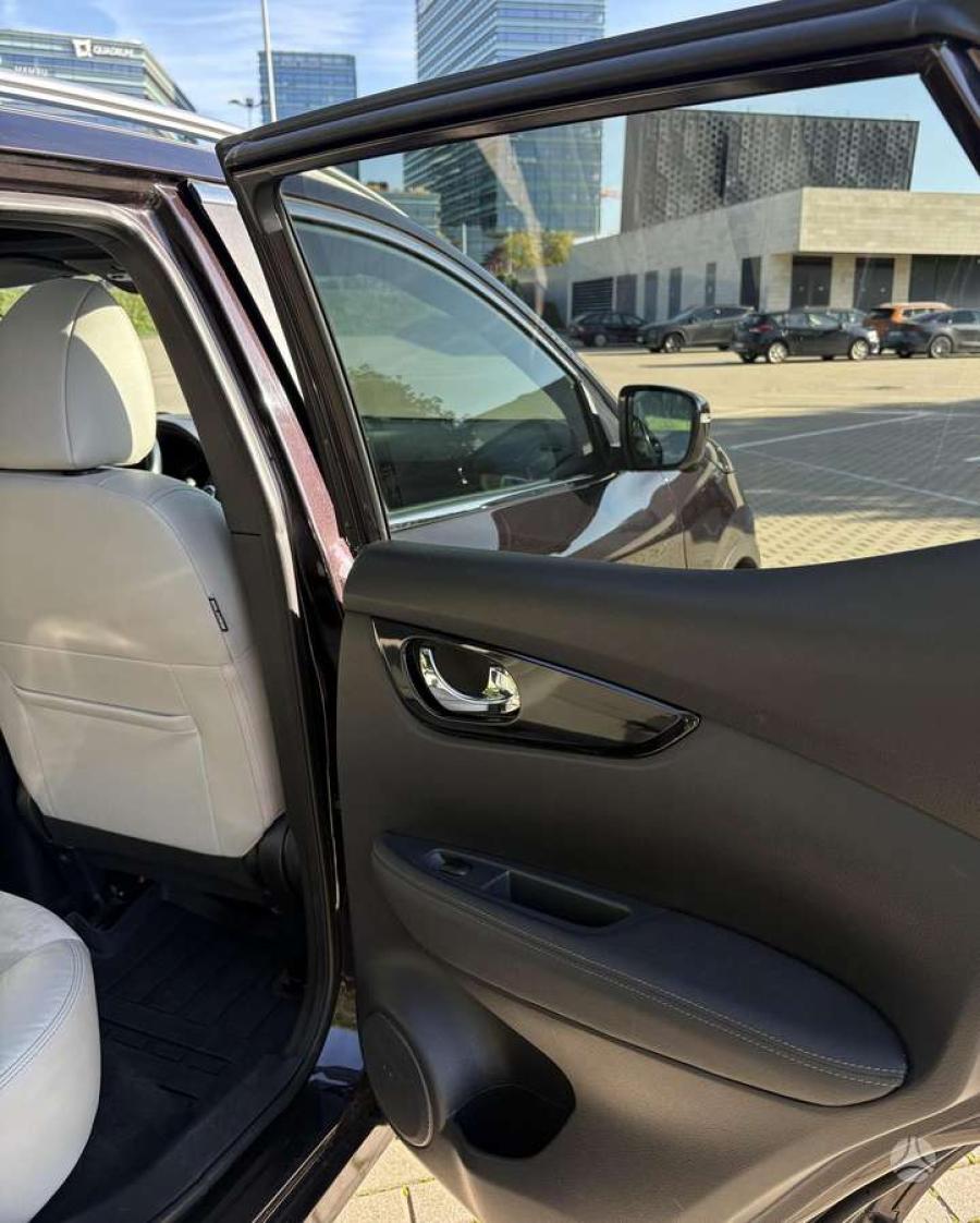 Violet Nissan Qashqai 2016 in Vilnius, with an engine capacity of 1.20 L and mileage of 153 thousand km for 7400 €, photo 14 on AUTOMOTO.COM.LV