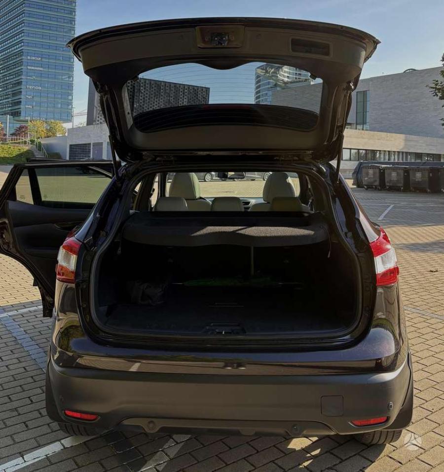 Violet Nissan Qashqai 2016 in Vilnius, with an engine capacity of 1.20 L and mileage of 153 thousand km for 7400 €, photo 15 on AUTOMOTO.COM.LV