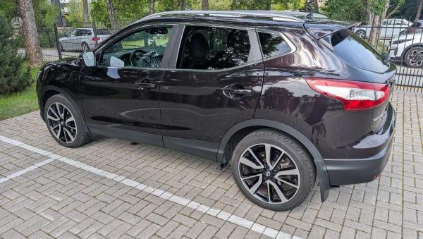 Violet Nissan Qashqai 2017 in Klaipeda, with an engine capacity of 1.20 L and mileage of 100 thousand km for 8100 €, photo 6 on AUTOMOTO.COM.LV