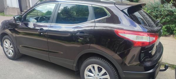 Violet Nissan Qashqai 2017 in Vilnius, with an engine capacity of 1.60 L and mileage of 220 thousand km for 8000 €, photo 4 on AUTOMOTO.COM.LV