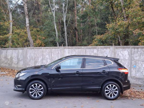 Violet Nissan Qashqai 2017 in Vilnius, with an engine capacity of 1.20 L and mileage of 157 thousand km for 7100 €, photo 5 on AUTOMOTO.COM.LV