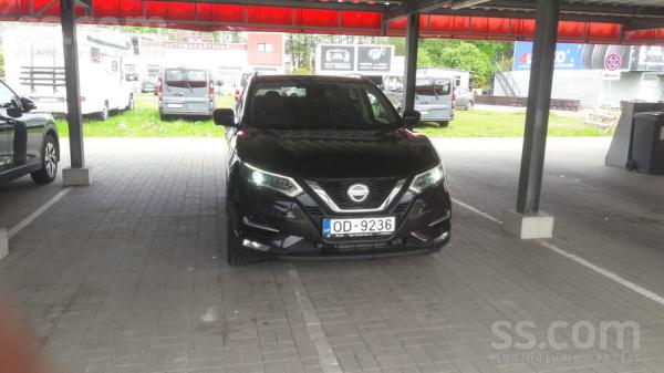 Violet Nissan Qashqai 2018 in Riga, with an engine capacity of 1.20 L and mileage of 131 thousand km for 39490 €, photo 2 on AUTOMOTO.COM.LV