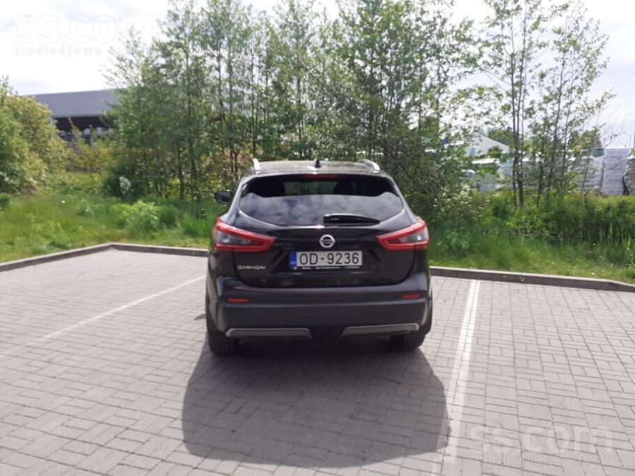 Violet Nissan Qashqai 2018 in Riga, with an engine capacity of 1.20 L and mileage of 131 thousand km for 39490 €, photo 7 on AUTOMOTO.COM.LV