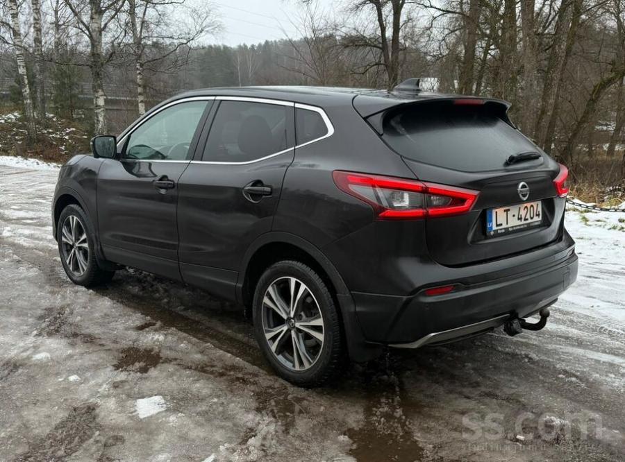Violet Nissan Qashqai 2018 in Riga, with an engine capacity of 1.60 L and mileage of 137 thousand km for 11500 €, photo 3 on AUTOMOTO.COM.LV
