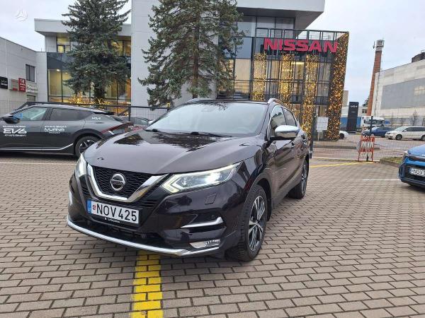 Violet Nissan Qashqai 2018 in Kaunas, with an engine capacity of 1.60 L and mileage of 113 thousand km for 14800 €, photo 1 on AUTOMOTO.COM.LV