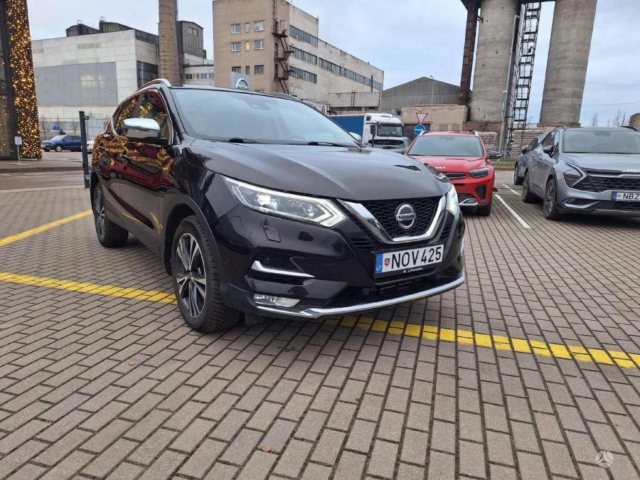 Violet Nissan Qashqai 2018 in Kaunas, with an engine capacity of 1.60 L and mileage of 113 thousand km for 14800 €, photo 2 on AUTOMOTO.COM.LV