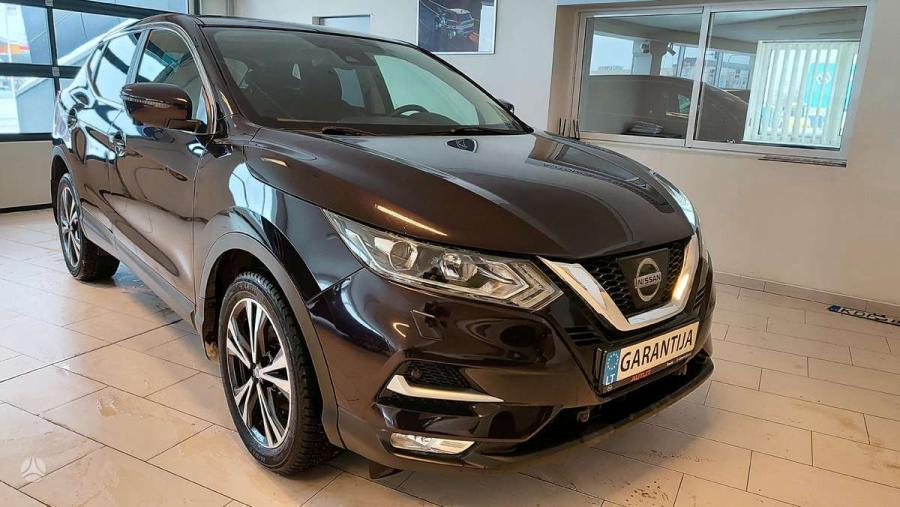 Violet Nissan Qashqai 2018 in Siauliai, with an engine capacity of 1.20 L and mileage of 71 thousand km for 11900 €, photo 1 on AUTOMOTO.COM.LV