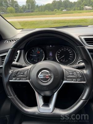 Violet Nissan Qashqai 2018 in Riga, with an engine capacity of 1.60 L and mileage of 108 thousand km for 12500 €, photo 14 on AUTOMOTO.COM.LV
