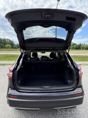 Violet Nissan Qashqai 2018 in Riga, with an engine capacity of 1.60 L and mileage of 108 thousand km for 12000 €, photo 8 on AUTOMOTO.COM.LV