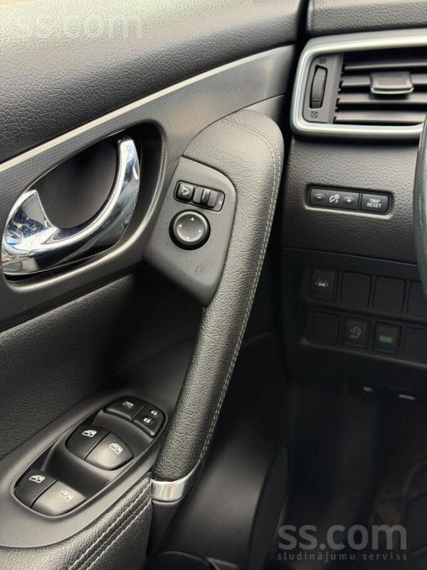 Violet Nissan Qashqai 2018 in Riga, with an engine capacity of 1.60 L and mileage of 108 thousand km for 12000 €, photo 10 on AUTOMOTO.COM.LV