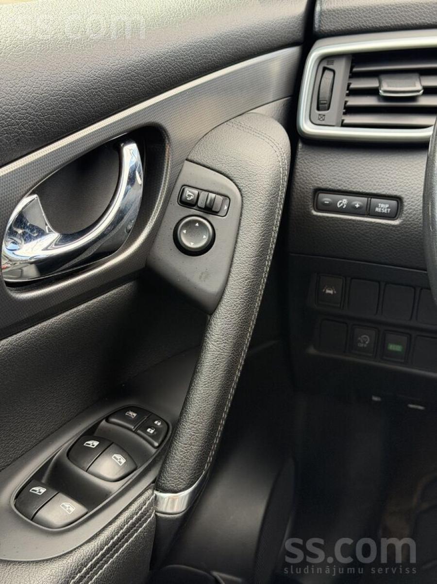 Violet Nissan Qashqai 2018 in Riga, with an engine capacity of 1.60 L and mileage of 108 thousand km for 12000 €, photo 11 on AUTOMOTO.COM.LV