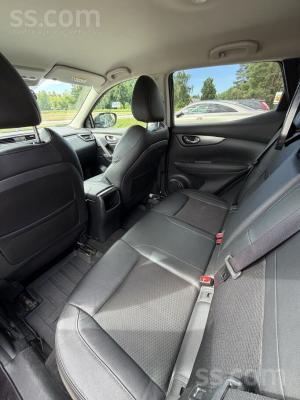 Violet Nissan Qashqai 2018 in Riga, with an engine capacity of 1.60 L and mileage of 108 thousand km for 12000 €, photo 12 on AUTOMOTO.COM.LV