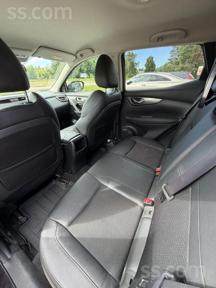 Violet Nissan Qashqai 2018 in Riga, with an engine capacity of 1.60 L and mileage of 108 thousand km for 12000 €, photo 12 on AUTOMOTO.COM.LV