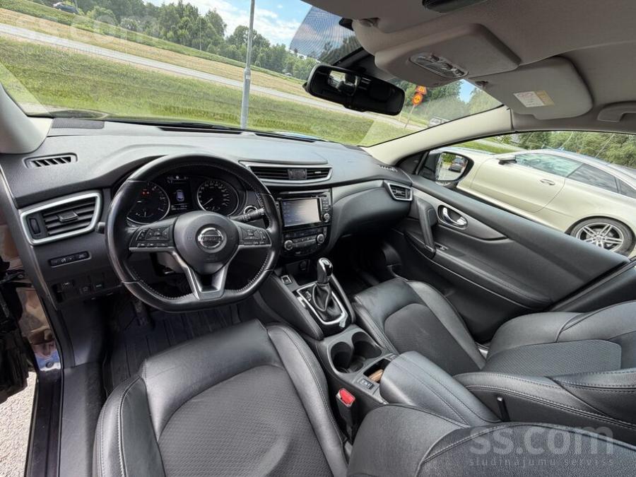 Violet Nissan Qashqai 2018 in Riga, with an engine capacity of 1.60 L and mileage of 108 thousand km for 12000 €, photo 14 on AUTOMOTO.COM.LV