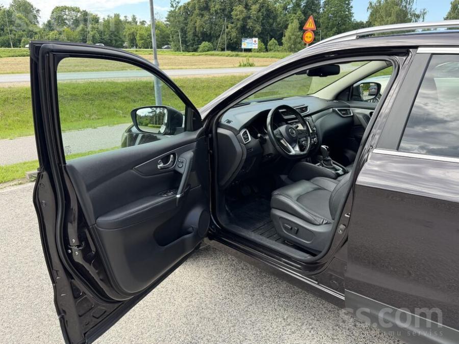 Violet Nissan Qashqai 2018 in Riga, with an engine capacity of 1.60 L and mileage of 108 thousand km for 12000 €, photo 15 on AUTOMOTO.COM.LV
