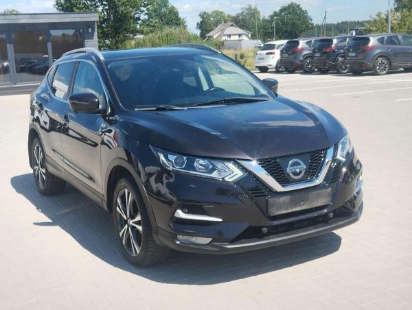 Violet Nissan Qashqai 2018 in Taurage, with an engine capacity of 1.46 L and mileage of 128 thousand km for 10300 €, photo 2 on AUTOMOTO.COM.LV