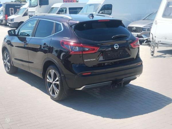 Violet Nissan Qashqai 2018 in Taurage, with an engine capacity of 1.46 L and mileage of 128 thousand km for 10300 €, photo 3 on AUTOMOTO.COM.LV