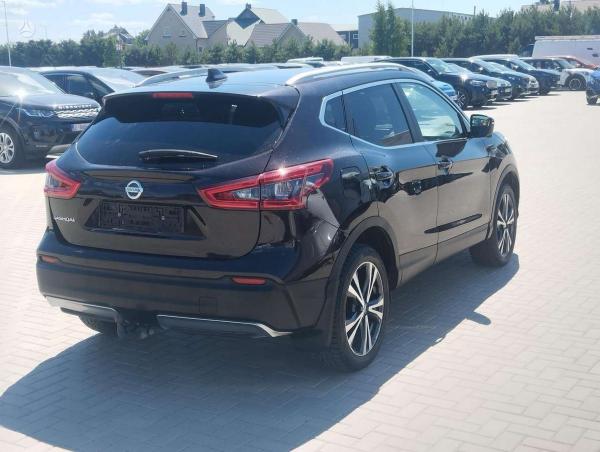 Violet Nissan Qashqai 2018 in Taurage, with an engine capacity of 1.46 L and mileage of 128 thousand km for 10300 €, photo 4 on AUTOMOTO.COM.LV