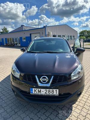 Violets Nissan Qashqai 2011 Rīga, ar dzinēja tilpumu 2.00 L un nobraukumu 155 tūkst. km par 6500 €, foto  vietnē AUTOMOTO.COM.LV