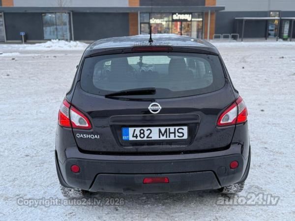 Violet Nissan Qashqai 2012 in Tartu, with an engine capacity of 1.60 L and mileage of 290 thousand km for 2500 €, photo 5 on AUTOMOTO.COM.LV