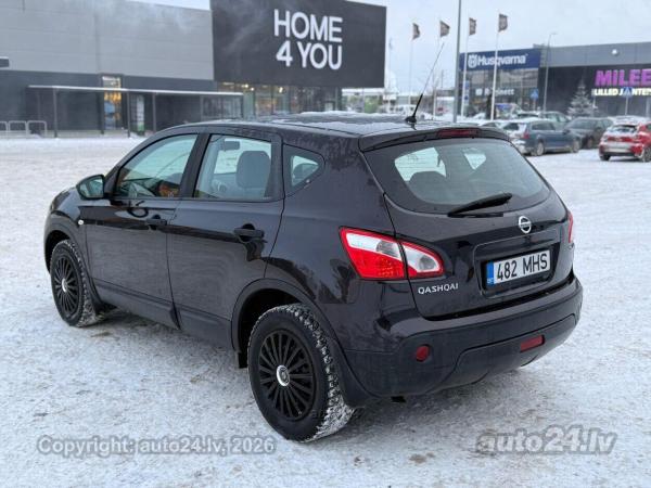 Violet Nissan Qashqai 2012 in Tartu, with an engine capacity of 1.60 L and mileage of 290 thousand km for 2500 €, photo 6 on AUTOMOTO.COM.LV