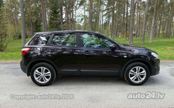 Violets Nissan Qashqai 2012 Tallina, ar dzinēja tilpumu 1.60 L un nobraukumu 0 tūkst. km par 5390 €, foto 2 vietnē AUTOMOTO.COM.LV
