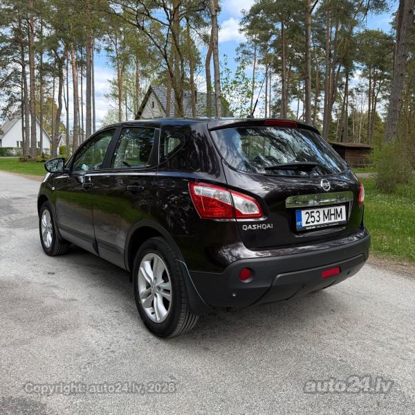 Violets Nissan Qashqai 2012 Tallina, ar dzinēja tilpumu 1.60 L un nobraukumu 0 tūkst. km par 5390 €, foto 7 vietnē AUTOMOTO.COM.LV