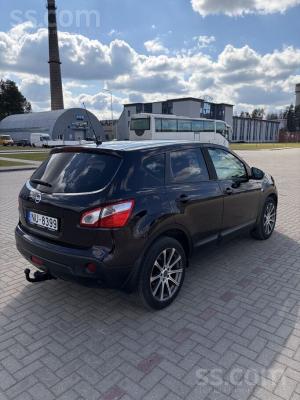 Violets Nissan Qashqai 2012 Valmiera, ar dzinēja tilpumu 1.60 L un nobraukumu 224 tūkst. km par 6180 €, foto 4 vietnē AUTOMOTO.COM.LV