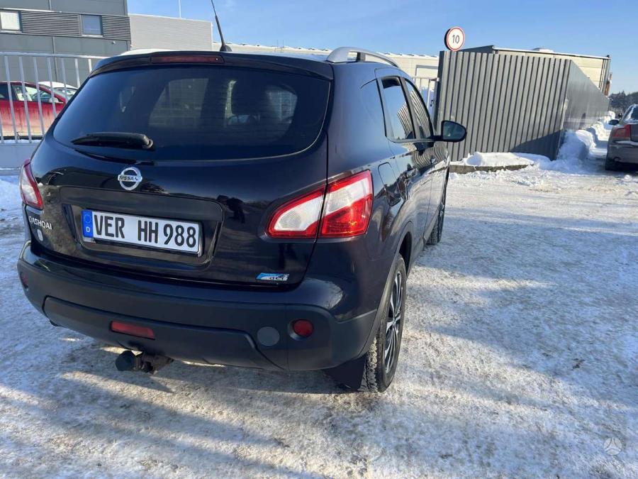 Violet Nissan Qashqai 2013 in Vilnius, with an engine capacity of 1.60 L and mileage of 220 thousand km for 6350 €, photo 6 on AUTOMOTO.COM.LV