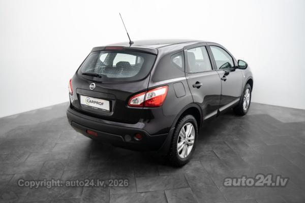 Violet Nissan Qashqai 2012 in Tallinn, with an engine capacity of 2.00 L and mileage of 186 thousand km for 4999 €, photo 4 on AUTOMOTO.COM.LV