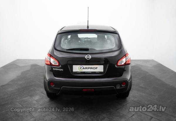 Violet Nissan Qashqai 2012 in Tallinn, with an engine capacity of 2.00 L and mileage of 186 thousand km for 4999 €, photo 5 on AUTOMOTO.COM.LV