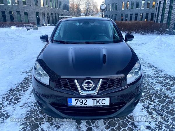 Violet Nissan Qashqai 2013 in Tallinn, with an engine capacity of 1.60 L and mileage of 245 thousand km for 5500 €, photo 3 on AUTOMOTO.COM.LV