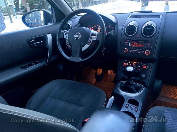 Violet Nissan Qashqai 2013 in Tallinn, with an engine capacity of 1.60 L and mileage of 245 thousand km for 5500 €, photo 11 on AUTOMOTO.COM.LV