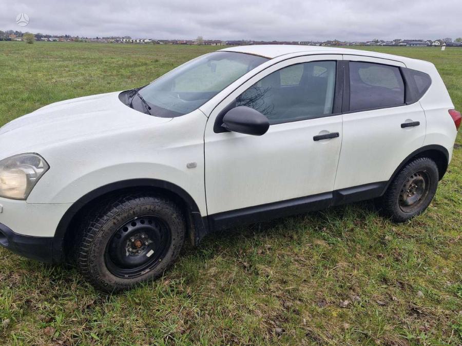 White Nissan Qashqai 2008 in Klaipeda, with an engine capacity of 2.00 L and mileage of 322 thousand km for 4000 €, photo 1 on AUTOMOTO.COM.LV