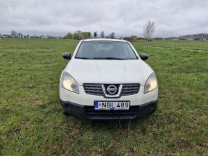 White Nissan Qashqai 2008 in Klaipeda, with an engine capacity of 2.00 L and mileage of 322 thousand km for 4000 €, photo 5 on AUTOMOTO.COM.LV