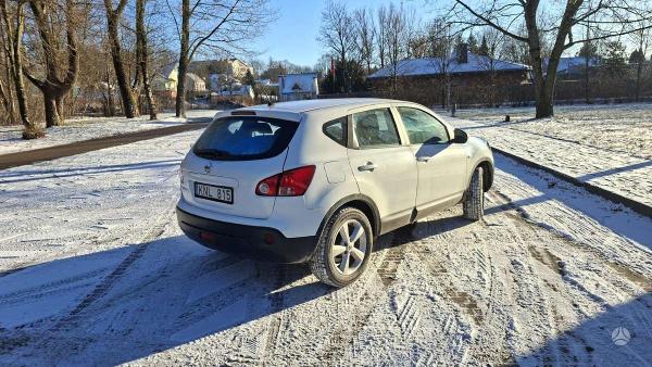 Balts Nissan Qashqai 2009 Tauragė, ar dzinēja tilpumu 1.60 L un nobraukumu 203 tūkst. km par 3800 €, foto 3 vietnē AUTOMOTO.COM.LV