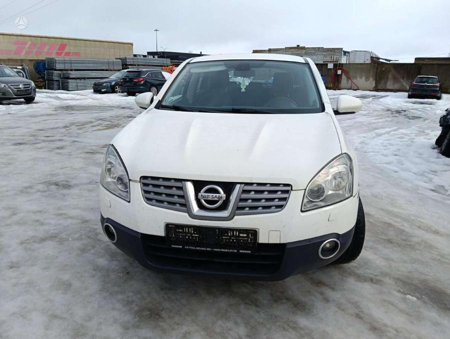 White Nissan Qashqai 2009 in Marijampole, with an engine capacity of 1.46 L and mileage of 268 thousand km for 2950 €, photo 2 on AUTOMOTO.COM.LV