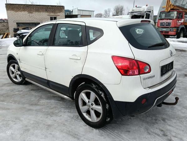 White Nissan Qashqai 2009 in Marijampole, with an engine capacity of 1.46 L and mileage of 268 thousand km for 2950 €, photo 4 on AUTOMOTO.COM.LV