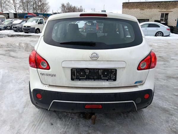 White Nissan Qashqai 2009 in Marijampole, with an engine capacity of 1.46 L and mileage of 268 thousand km for 2950 €, photo 5 on AUTOMOTO.COM.LV