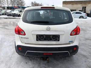 White Nissan Qashqai 2009 in Marijampole, with an engine capacity of 1.46 L and mileage of 268 thousand km for 2950 €, photo 5 on AUTOMOTO.COM.LV