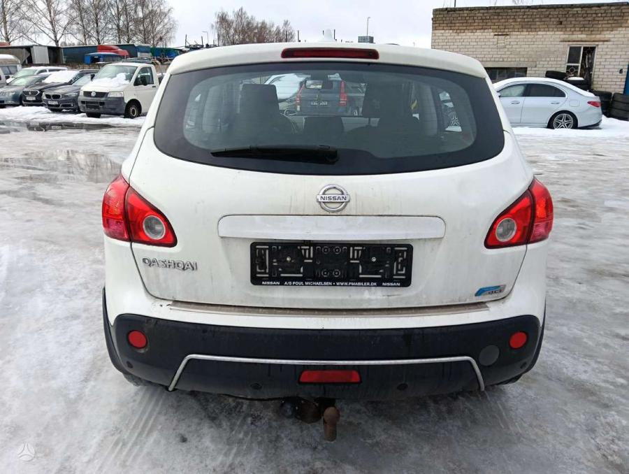 White Nissan Qashqai 2009 in Marijampole, with an engine capacity of 1.46 L and mileage of 268 thousand km for 2950 €, photo 5 on AUTOMOTO.COM.LV