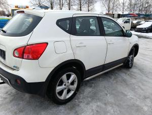 White Nissan Qashqai 2009 in Marijampole, with an engine capacity of 1.46 L and mileage of 268 thousand km for 2950 €, photo 8 on AUTOMOTO.COM.LV