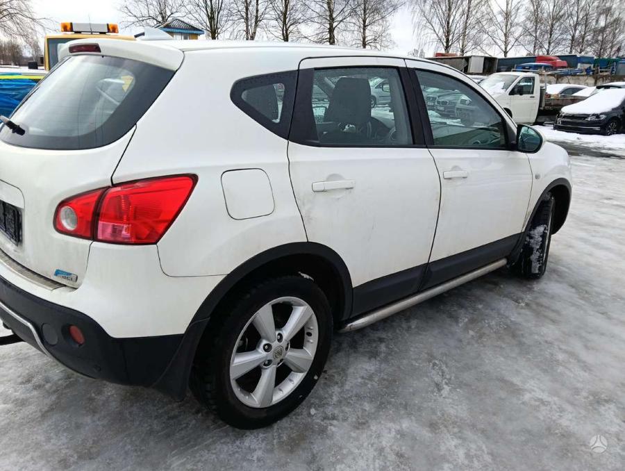 White Nissan Qashqai 2009 in Marijampole, with an engine capacity of 1.46 L and mileage of 268 thousand km for 2950 €, photo 8 on AUTOMOTO.COM.LV