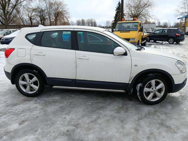 White Nissan Qashqai 2009 in Marijampole, with an engine capacity of 1.46 L and mileage of 268 thousand km for 2950 €, photo 9 on AUTOMOTO.COM.LV