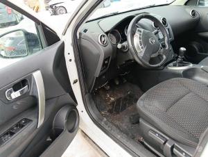 White Nissan Qashqai 2009 in Marijampole, with an engine capacity of 1.46 L and mileage of 268 thousand km for 2950 €, photo 12 on AUTOMOTO.COM.LV